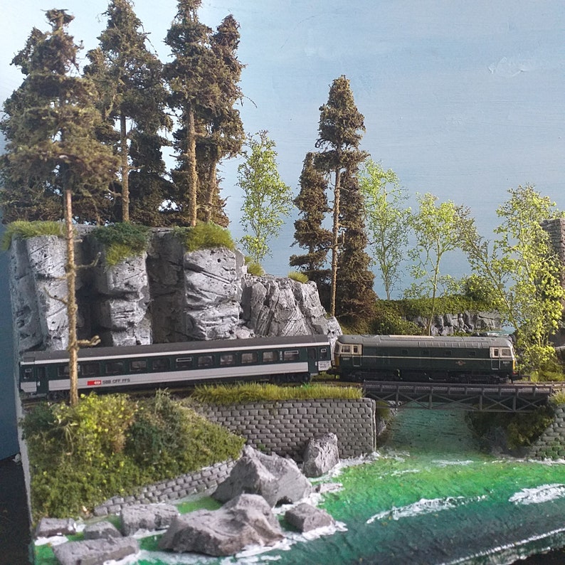 N Scale 1/160 Railroad Diorama With Lake Castle Ruin - Etsy