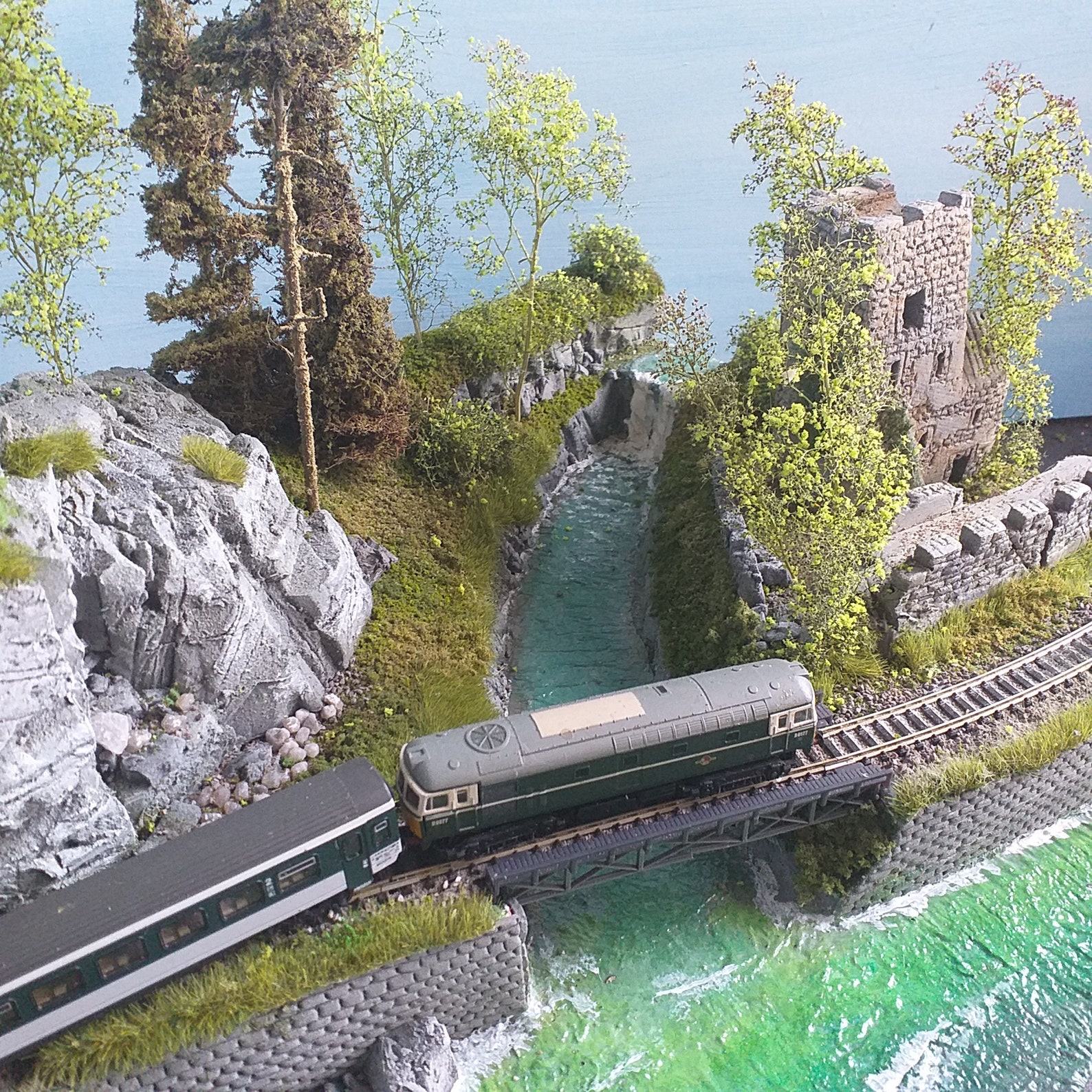 N Scale 1/160 Railroad Diorama With Lake Castle Ruin - Etsy