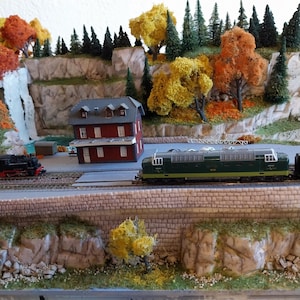 Portable Scenic Model Railway Layout, With Lakes and Waterfalls in N ...