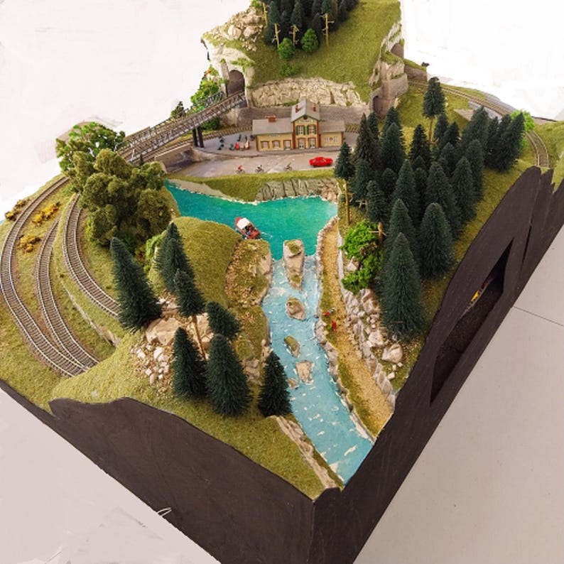 HO Scale Railroad Layout Diorama Base Size 125 X 105 Cms. (49 X 41.5 ...