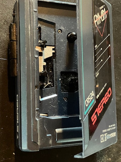 Emerson Walkman Radio Tape Cassette Player AMFM Portable Music Player ...