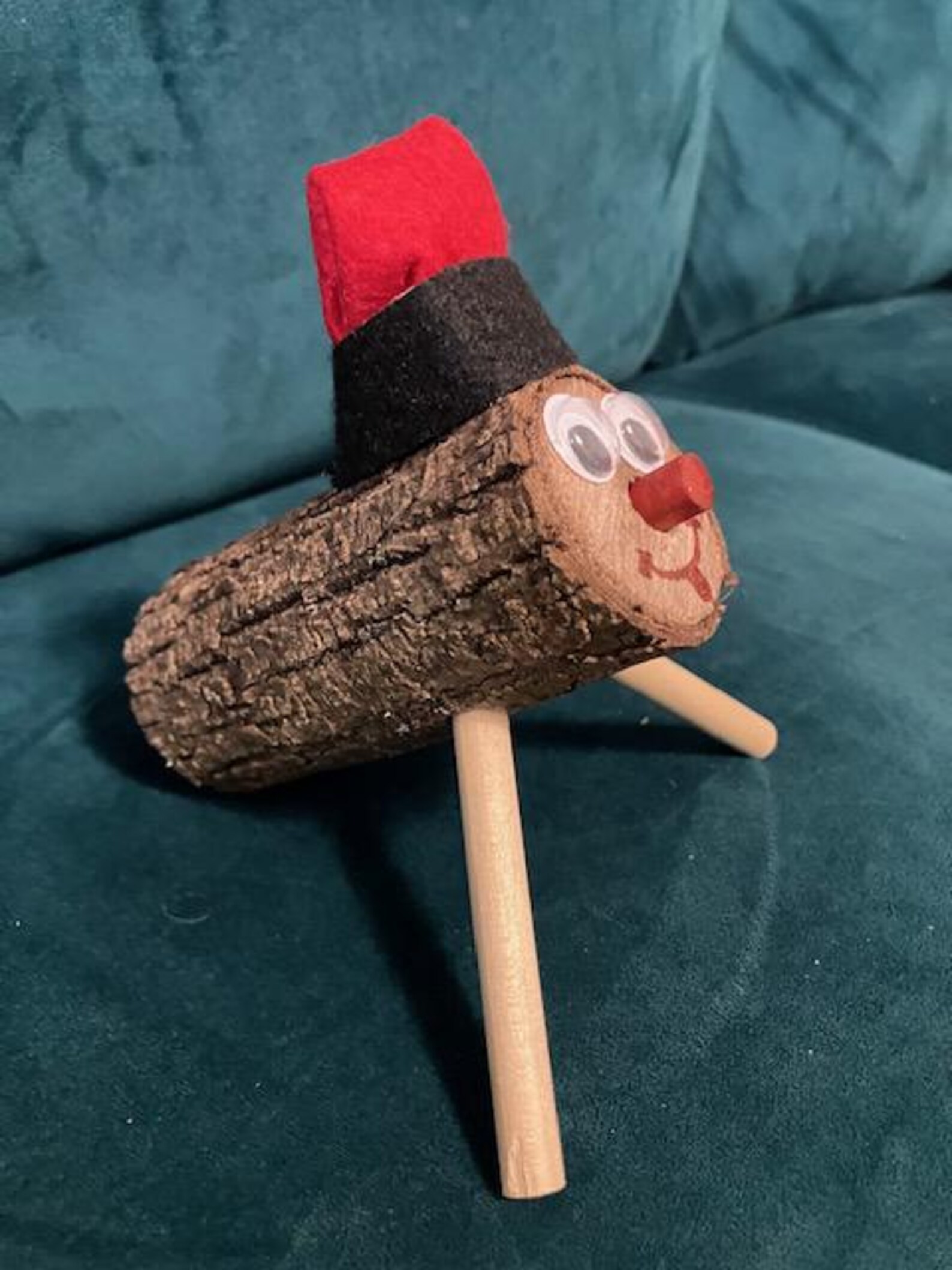 Caga Tio - Tio De Nadal - Spanish/catalan Christmas Tradition - Red Hat ...