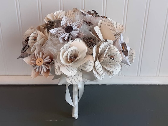 Wedding bouquets made from book pages | Beachweddingtips.com
