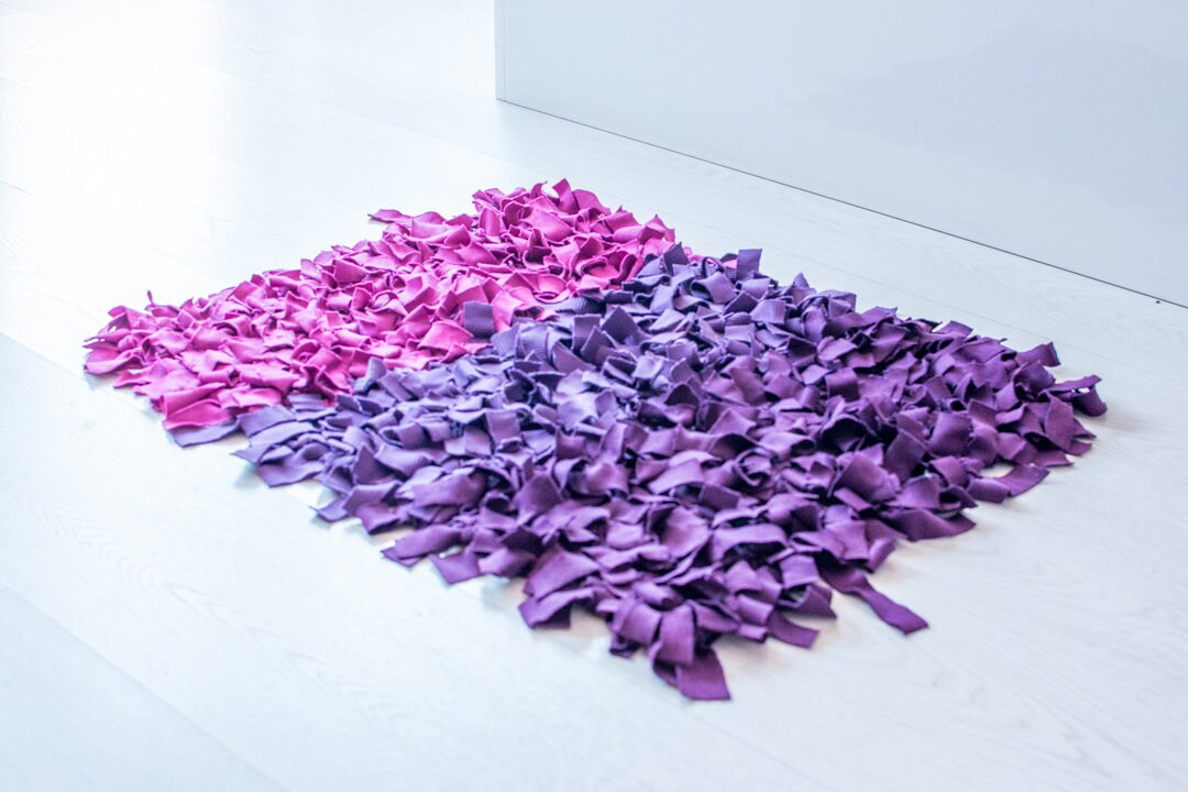 A Beautiful Rug in Light Pink Na Purple Colours Perfect for Bedroom or ...