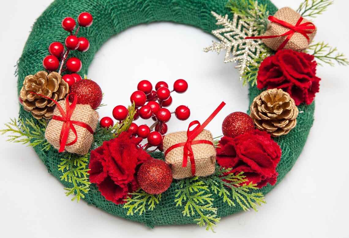 Traditional Christmas Colours Wreath, Red Green Christmas Wreath, Front ...