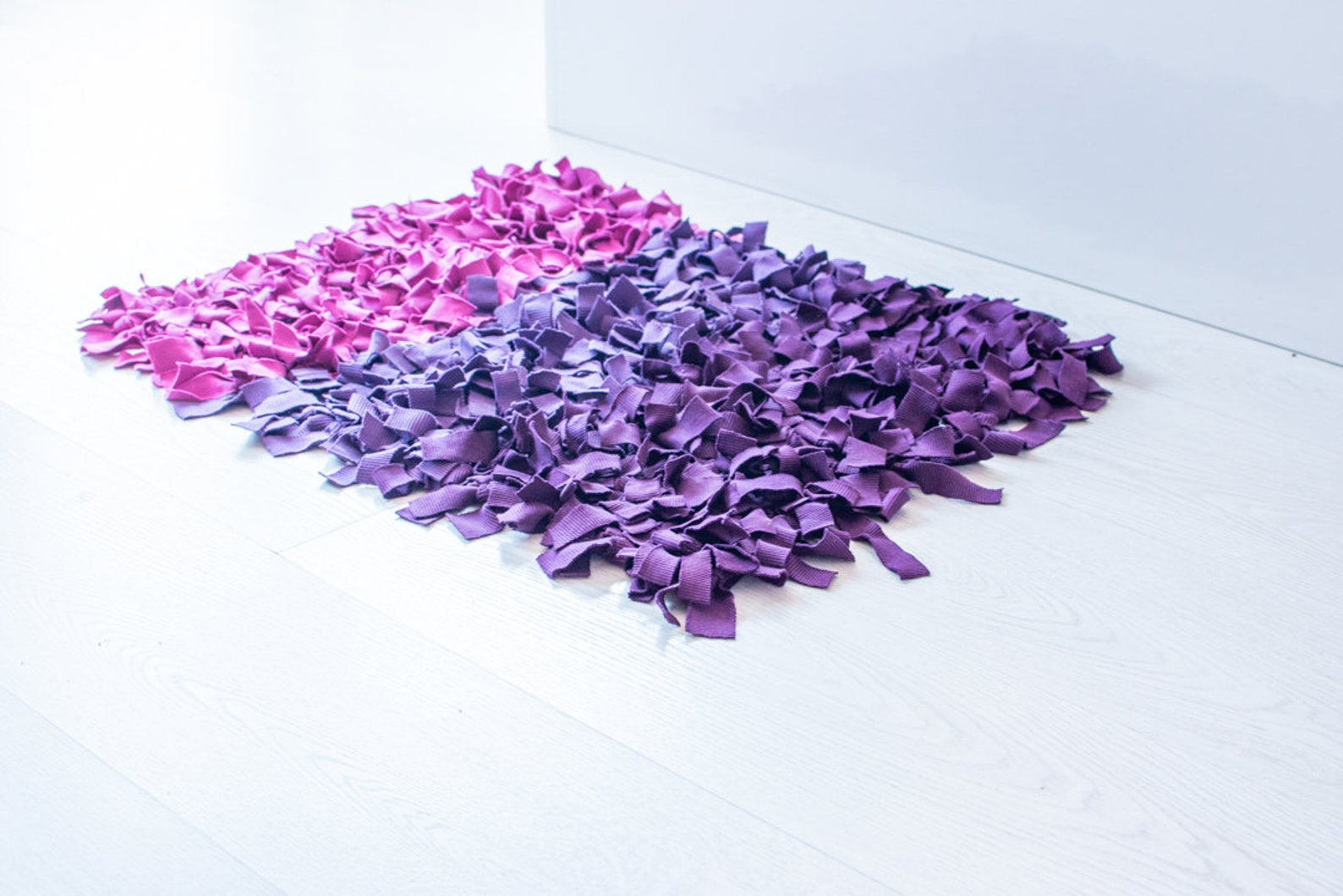 A Beautiful Rug in Light Pink Na Purple Colours Perfect for Bedroom or ...