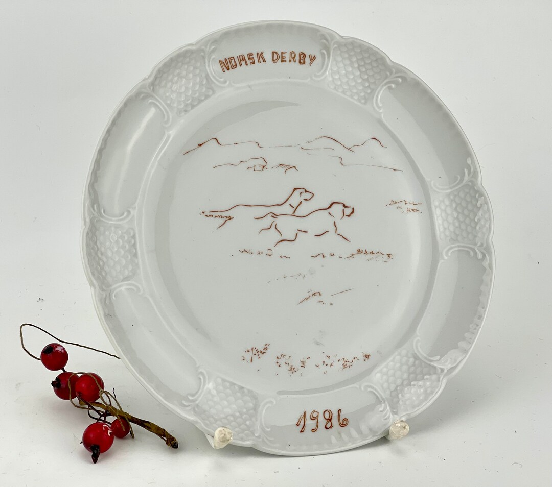 Norsk Derby Wall Decorative Plate With a Hand Painted Two Dogs, 1986 - Etsy