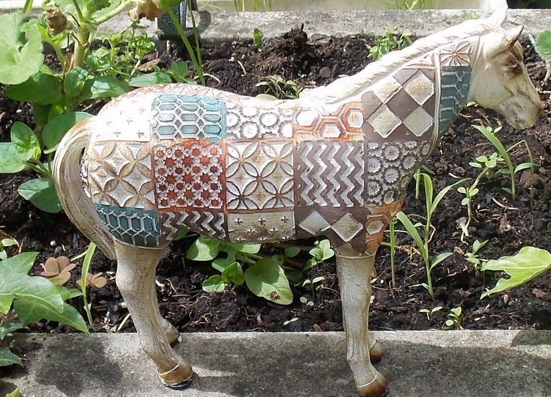 COLLECTIBLE HORSE FIGURINE in RESINE Patchwork Decoration - Etsy
