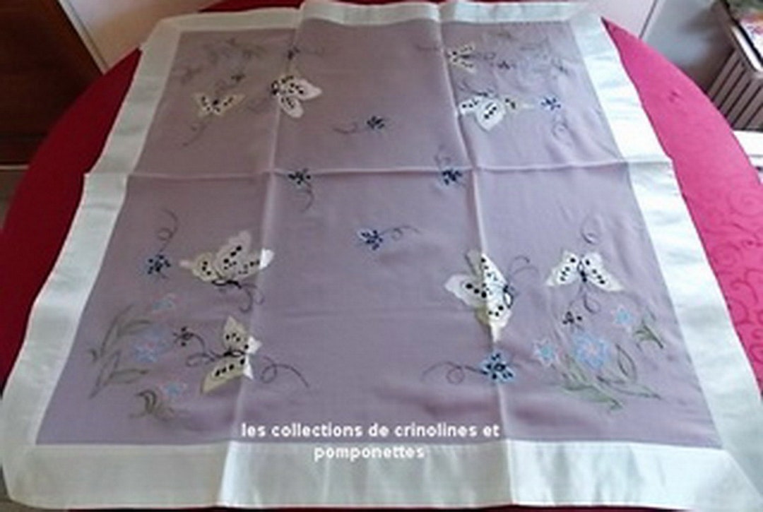 NAPPE BRODEE on the Center of the Table the Pearly Butterflies on ...