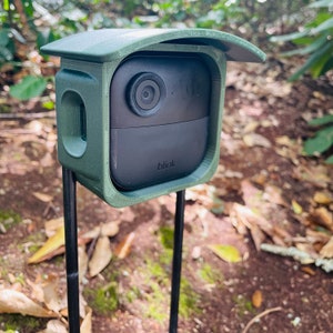 BLINK OUTDOOR 4 Cam Ground Staked Mount // an Outdoor Garden and Flower ...