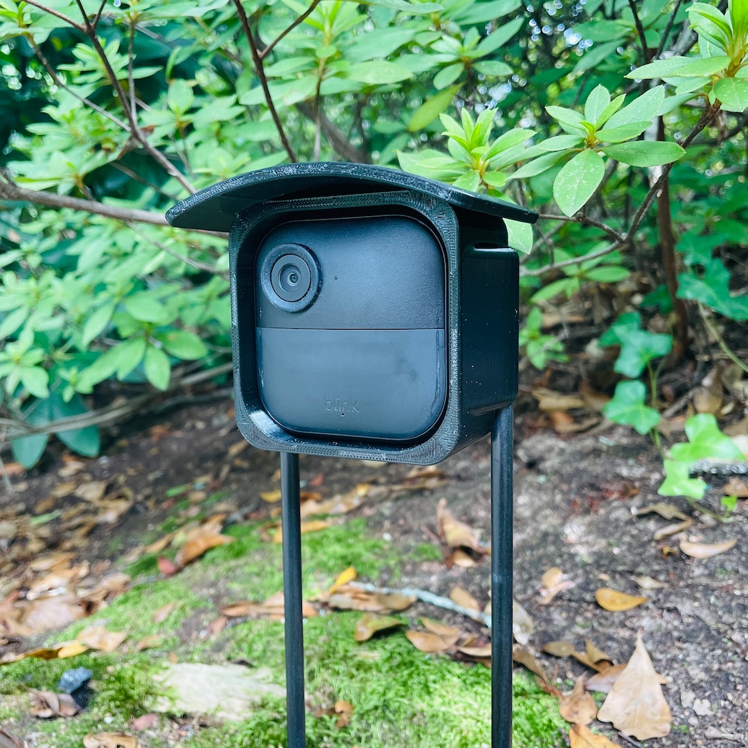 BLINK OUTDOOR 4 Cam Ground Staked Mount // an Outdoor Garden and Flower ...