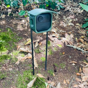 BLINK OUTDOOR 4 Cam Ground Staked Mount // an Outdoor Garden and Flower ...