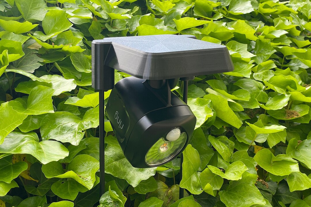 RING SMART Spotlight Ground // A Garden or Flower Pot Mounted Wifi ...