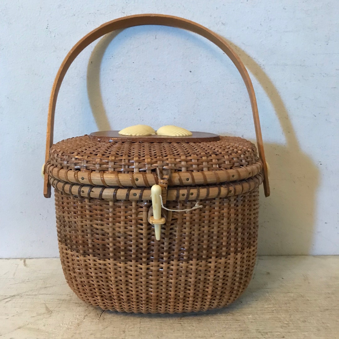 Vintage Nantucket Basket Nautical Basket Purse Bag Shell Lightship ...