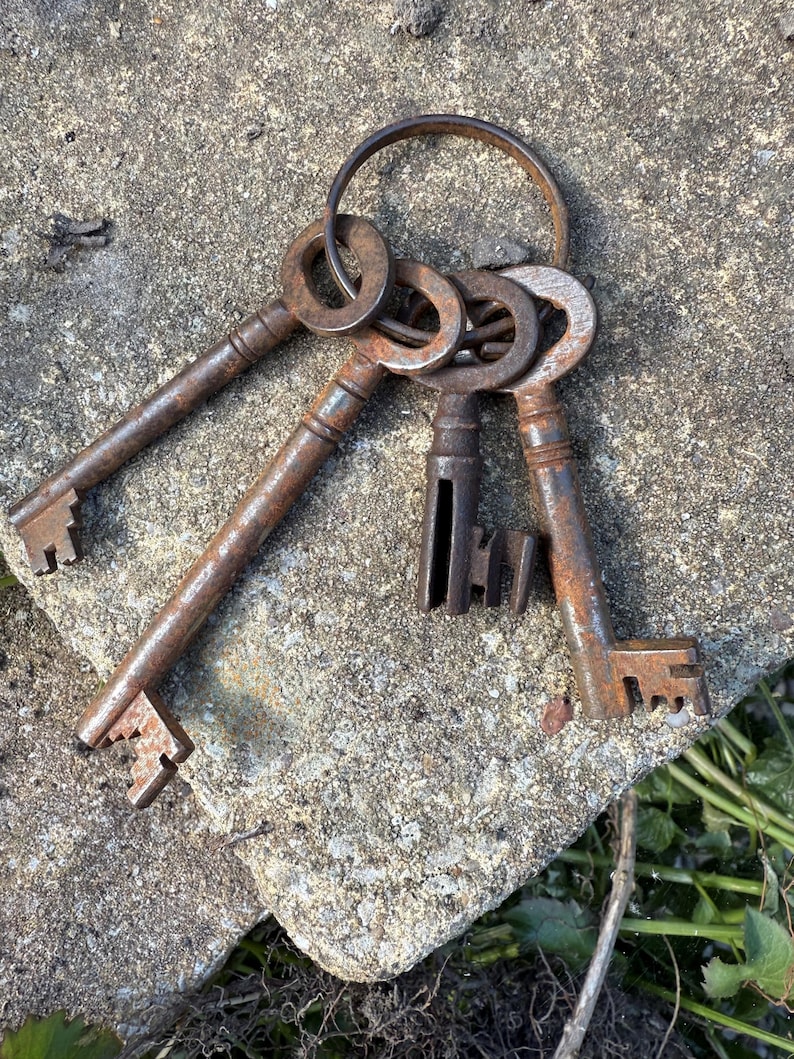 VINTAGE RUSTY KEYS- Keys for Junk Journals-embellishments for ...