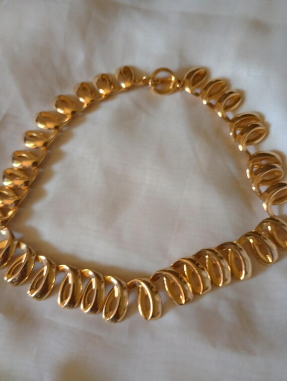 Vintage Chucky Gold Tone Chain Loop Necklace 15 Inches - Gem