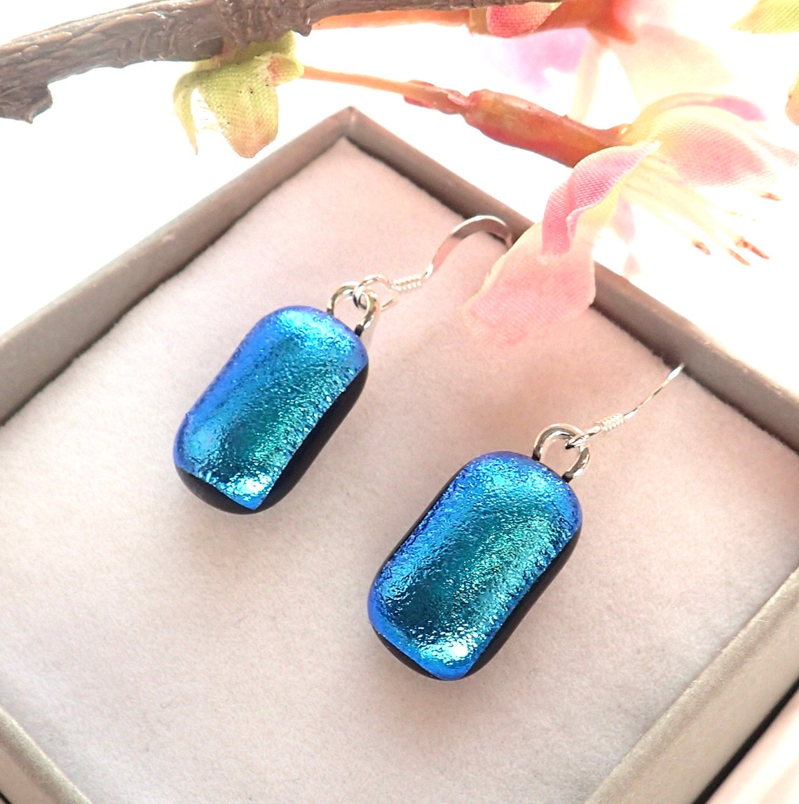 Shiny Blue Mercury Colour Shift Light Blue to Teal Dichroic Glass Drop ...