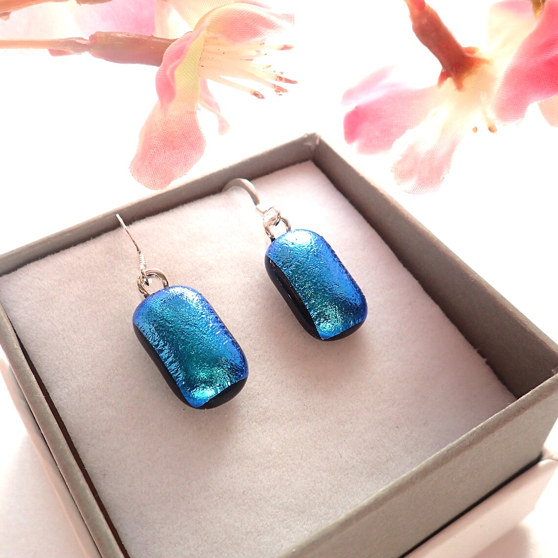 Shiny Blue Mercury Colour Shift Light Blue to Teal Dichroic Glass Drop ...