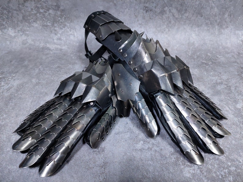 LOTR Witch King Gauntlets Lord of the Rings Medieval Armor Nazgul ...