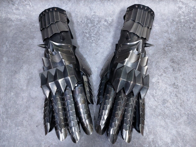 LOTR Witch King Gauntlets Lord of the Rings Medieval Armor Nazgul ...