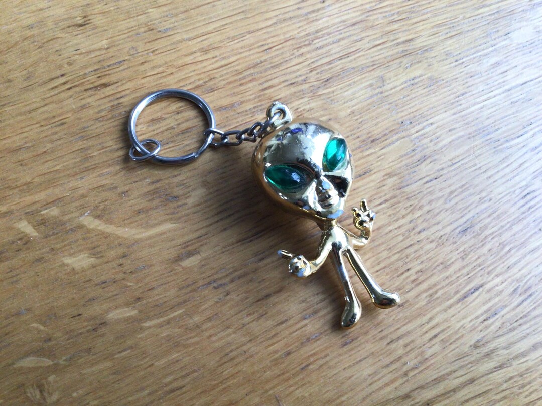 Vintage Novelty Alien Victory Saluting Happy Extraterrestrial Keychain ...