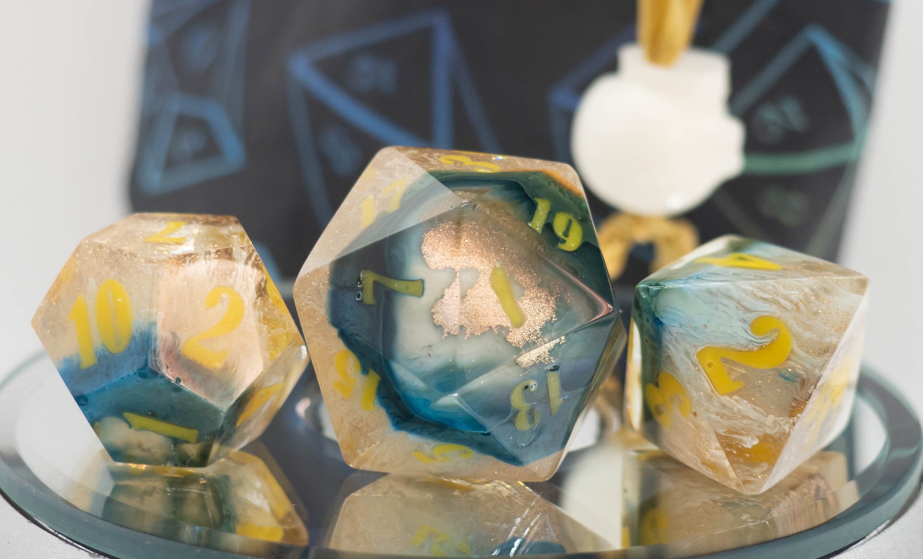 Epoxy Resin Dnd Dice Set of 7 Polyhedral Sharp Edged Golden Green ...