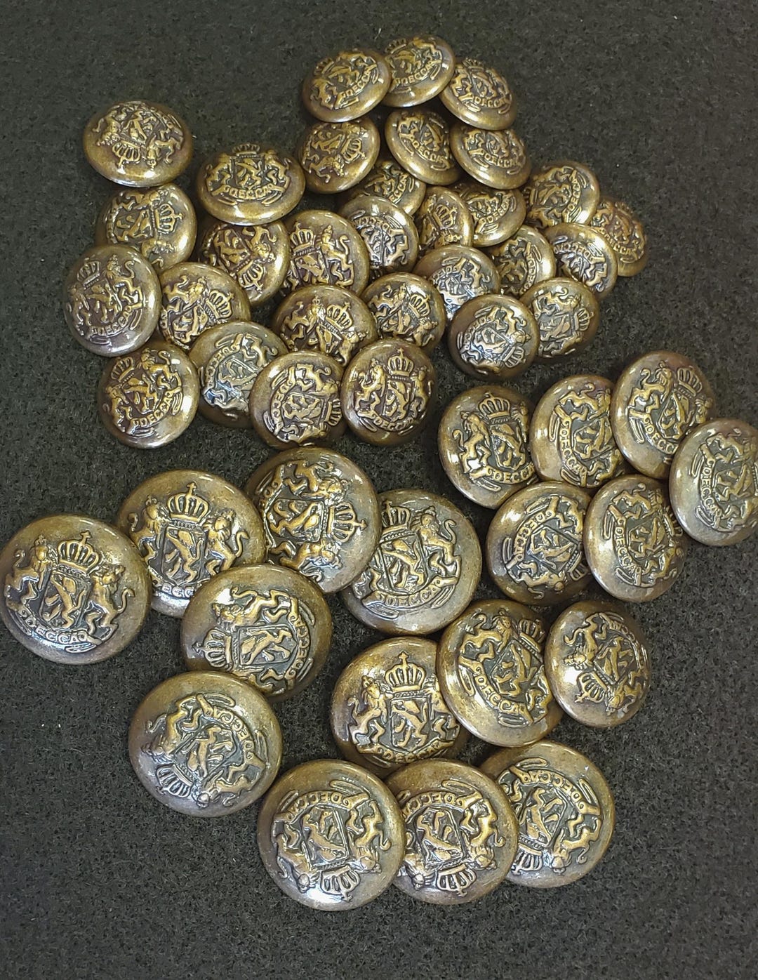 Crest Buttons , Vintage Collection Button - Etsy