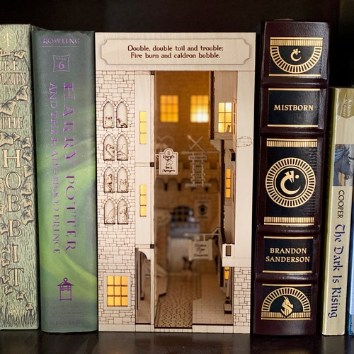 Lamppost Book Nook DIY Kit - Etsy