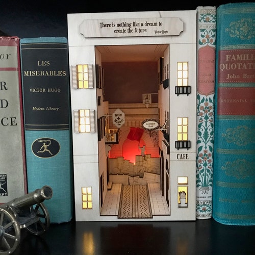 Lamppost Book Nook DIY Kit - Etsy