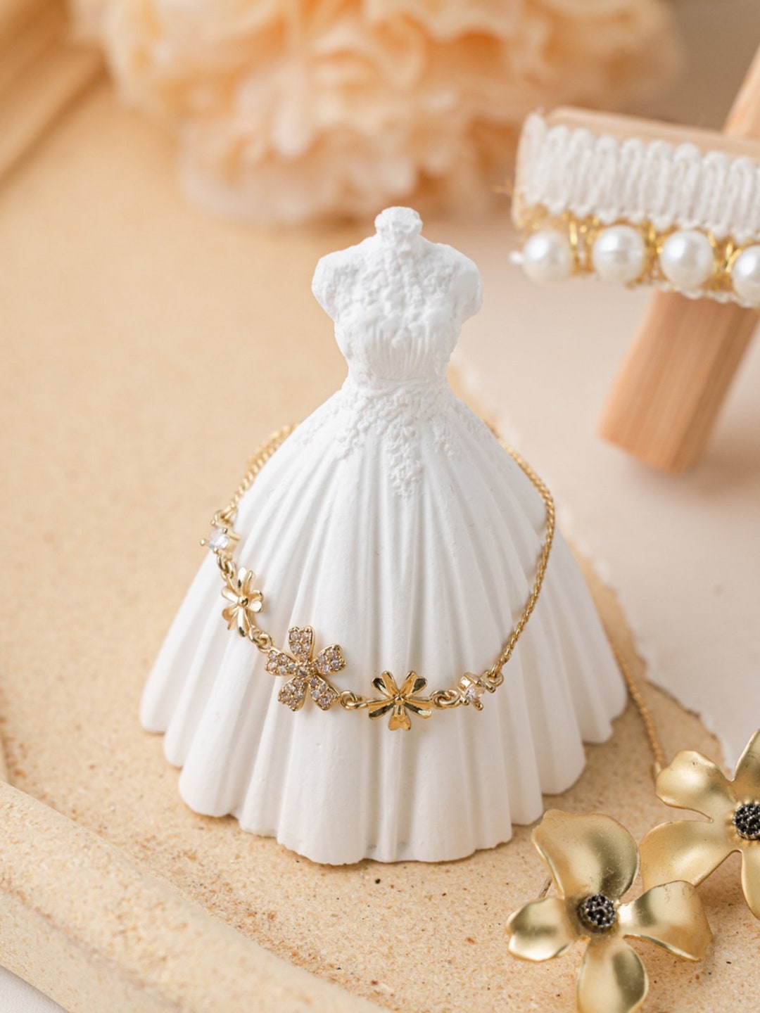 Jewelry Display Stand, Plaster Princess Dress Ring Display Stand ...