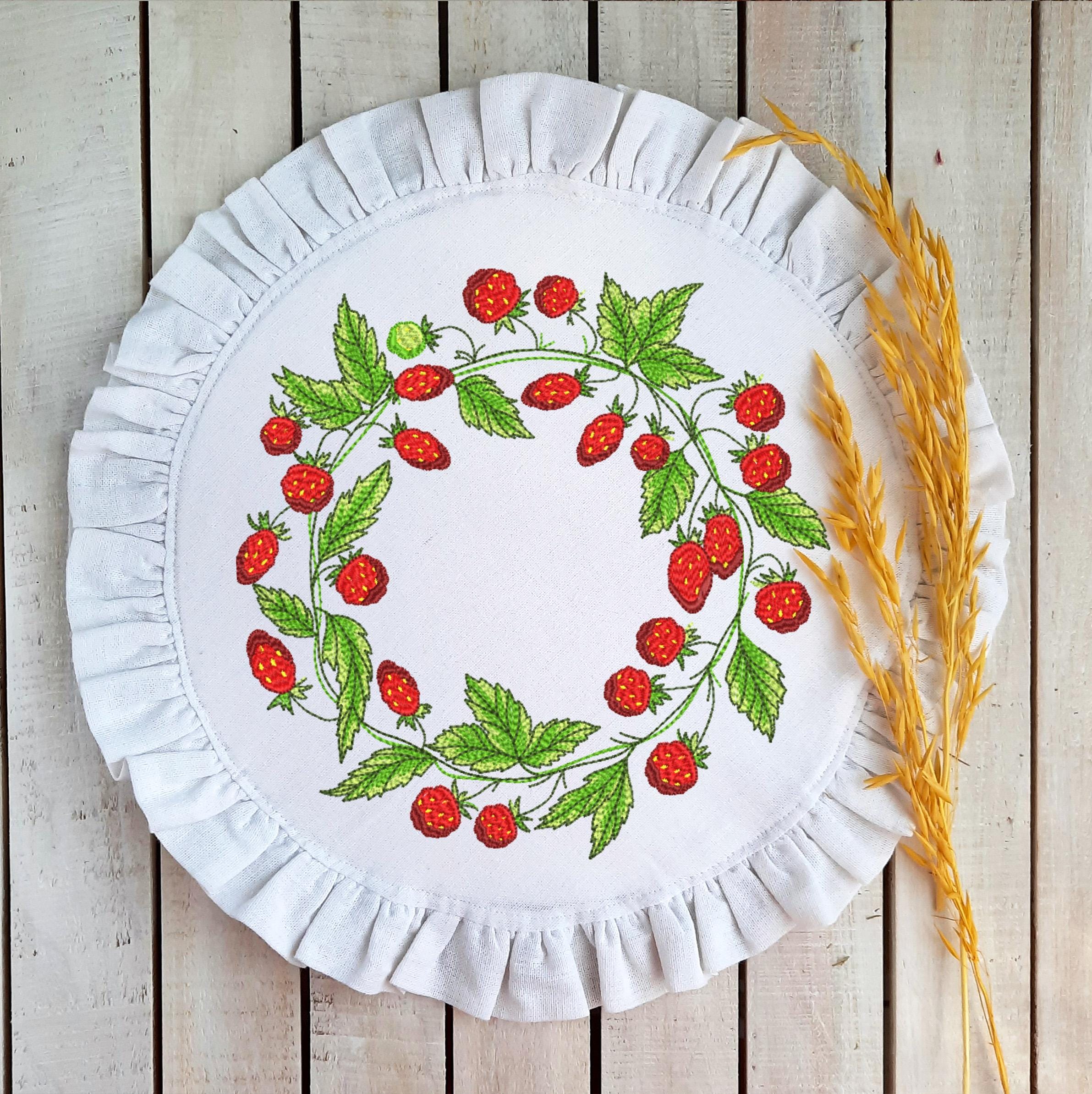 Wild Strawberry Wreath Machine Embroidery Design 4 SIZES, Berry Wreath ...