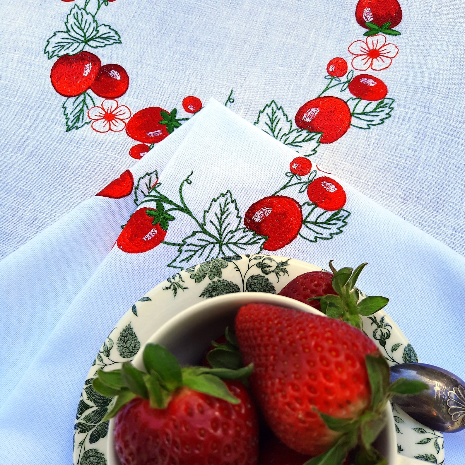 Strawberry Wreath Machine Embroidery Design 3 SIZES, Red Berry Wreath ...