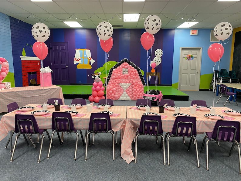 Barn Balloon Mosaic, Farm Mosaic From Balloons, Barn Balloon Mosaic ...