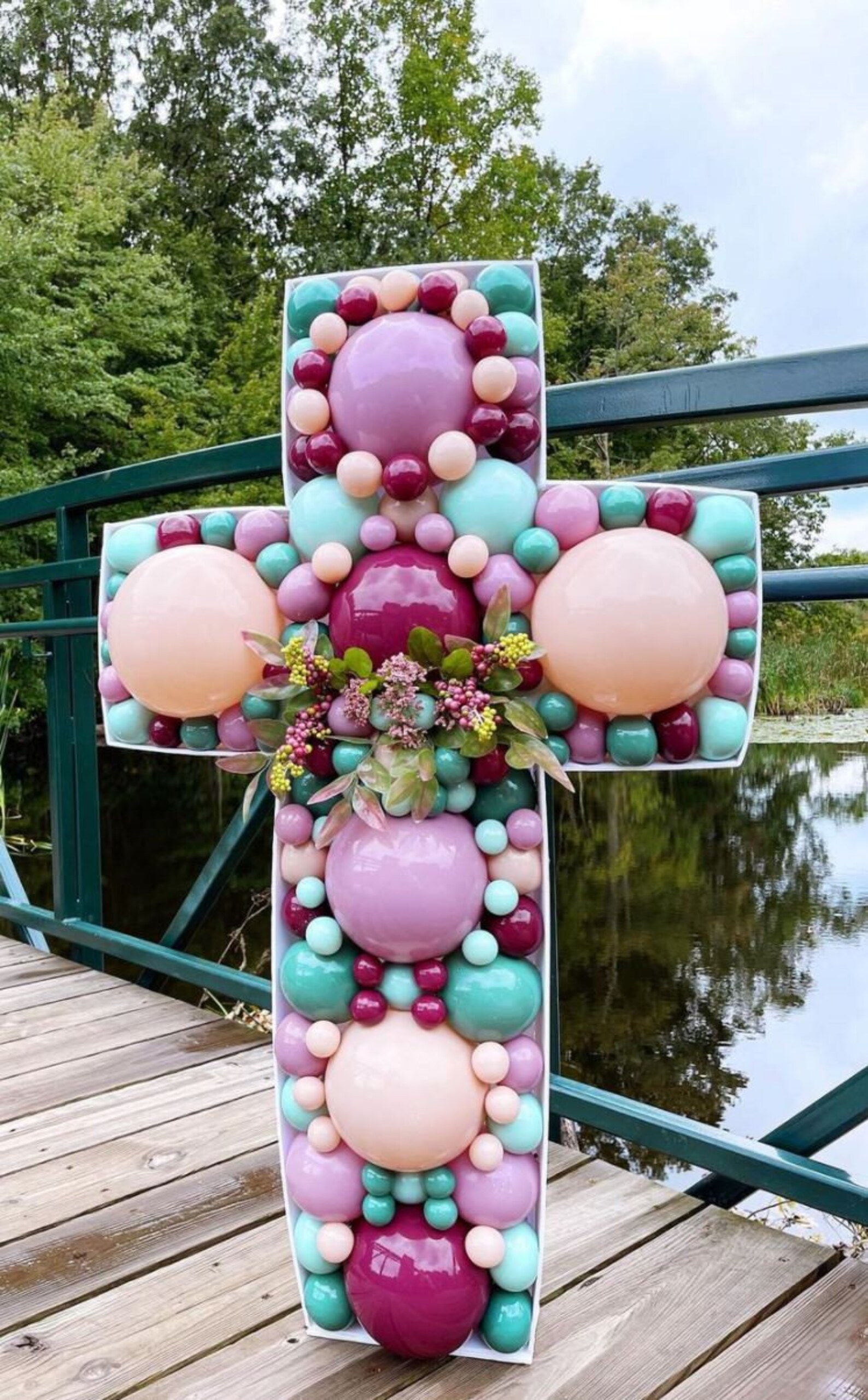 Cross From Balloons, Cross Mosaic From Balloons, Easter Mosaic Balloons ...