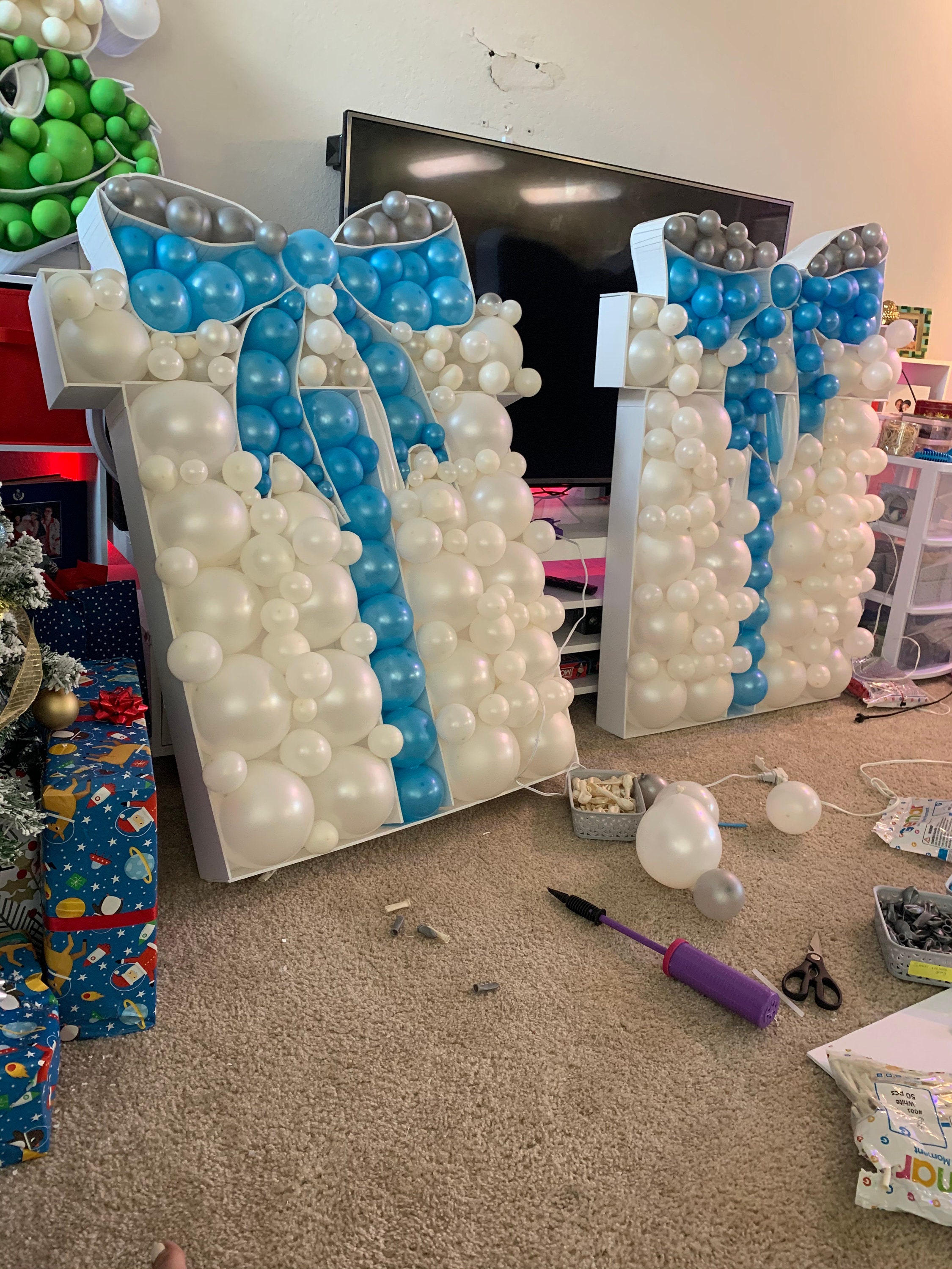 Christmas Present From Balloons, Gift Christmas Mosaic From Balloons ...