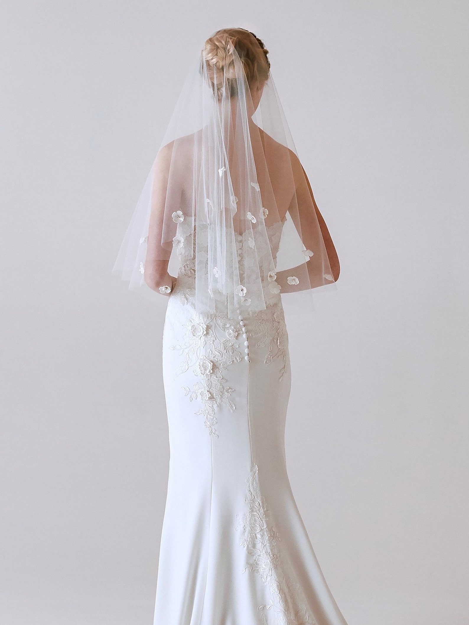 Off White, Two Tier, Hand Crafted, Lace Flowers, Tulle, Wedding Veil - Etsy