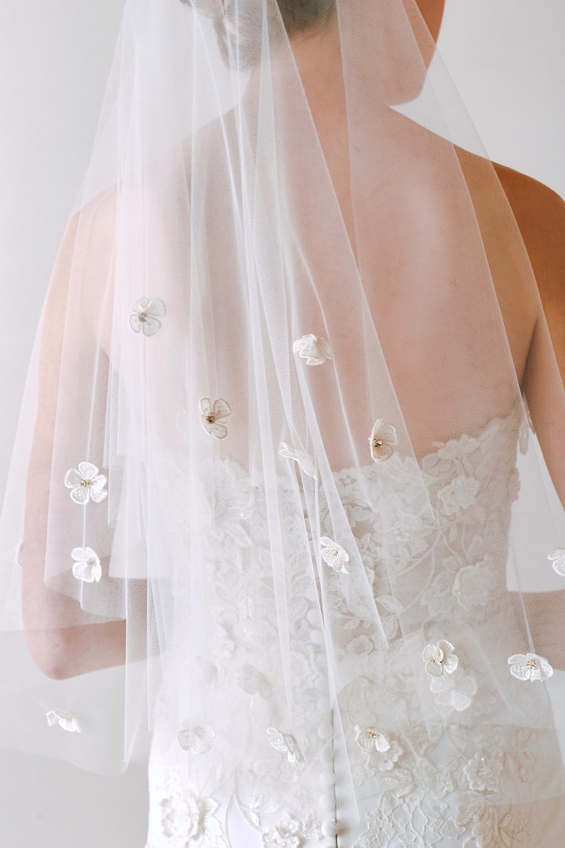 Off White, Two Tier, Hand Crafted, Lace Flowers, Tulle, Wedding Veil - Etsy