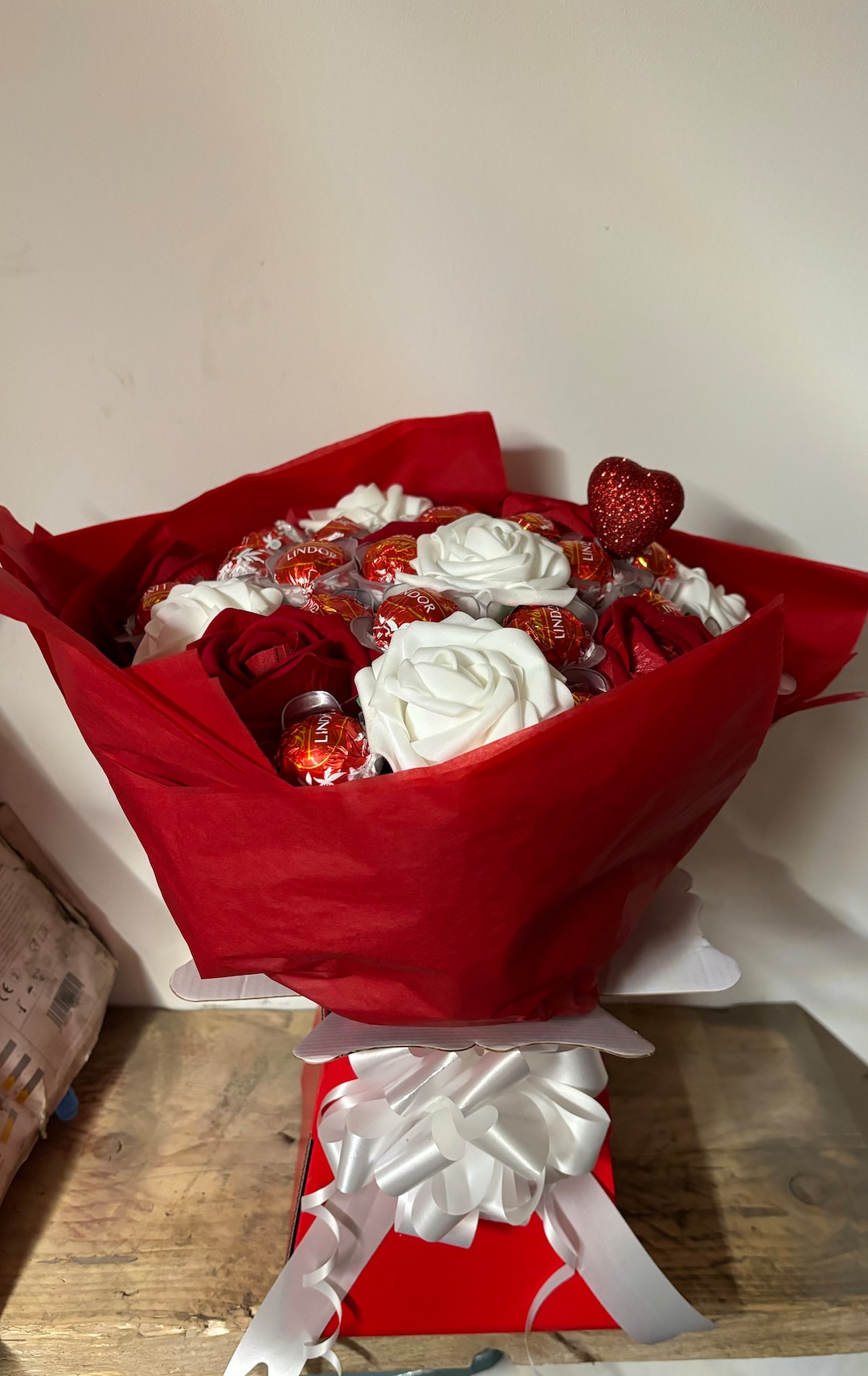 NEW Lindt Lindor Chocolate Rose Flower Bouquet Luxury Chocolate Gift ...