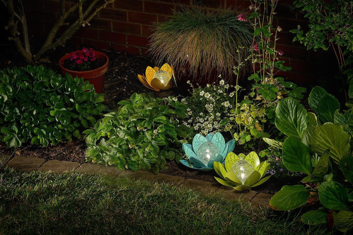 Auraglow Solar Powered Metal Water Lily LED Table Light - Etsy UK