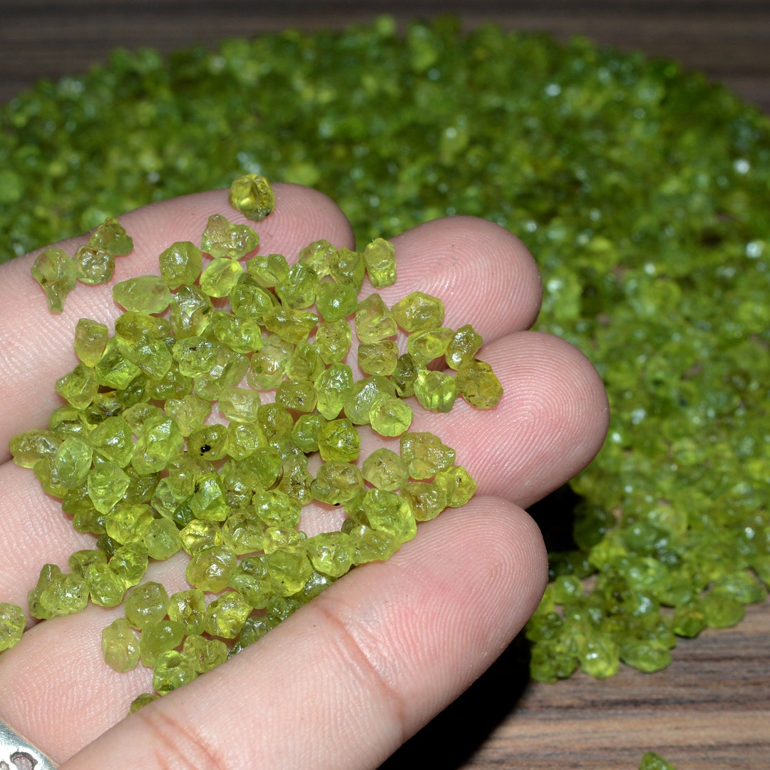 Beautiful Natural Green Peridot Gemstone Rough, 4-6MM Eye Clean Peridot ...
