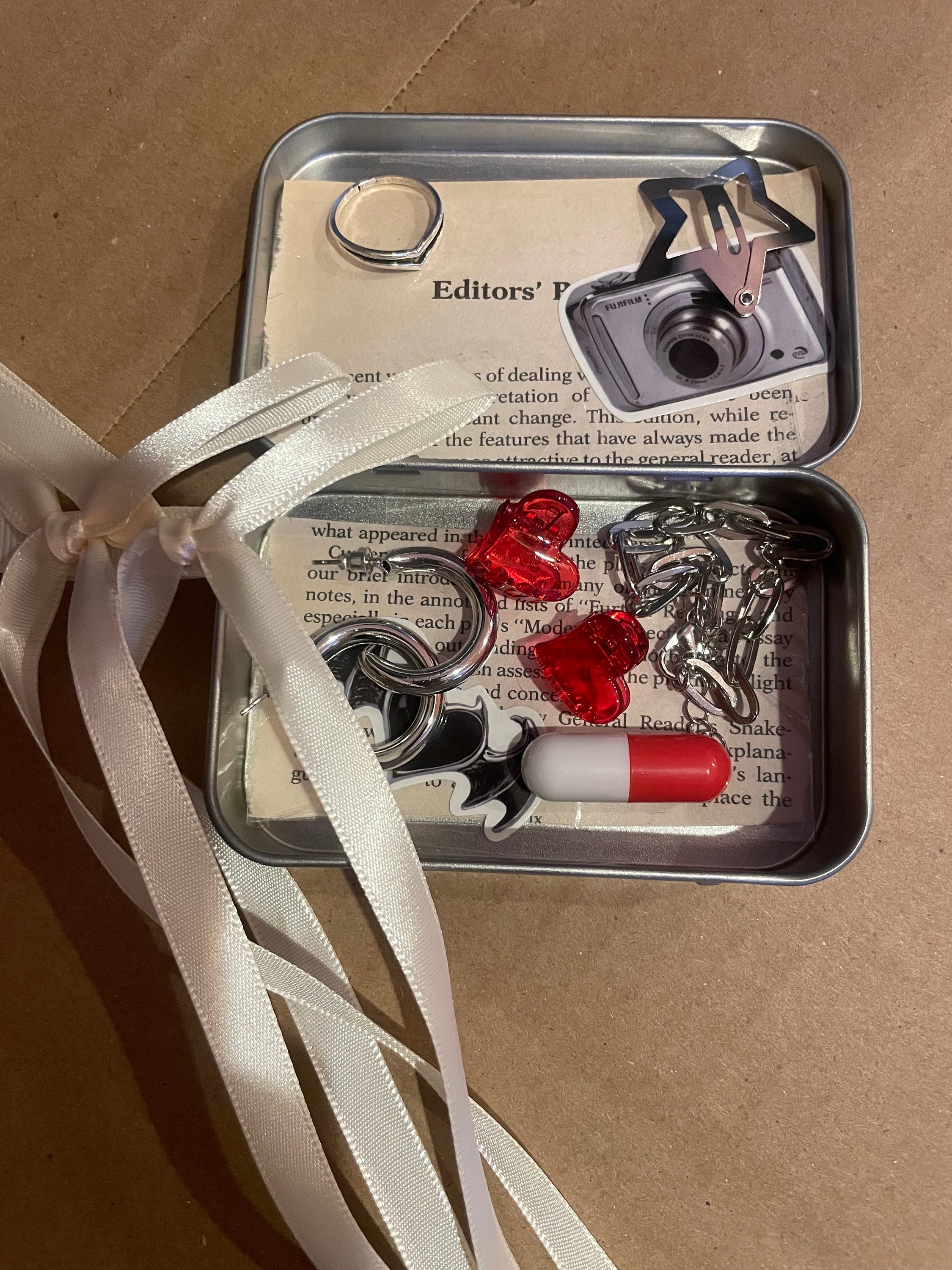 Coquette Themed Tin Wallet - Etsy