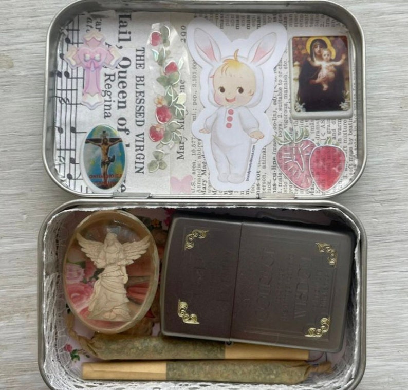 Coquette Themed Tin Wallet - Etsy