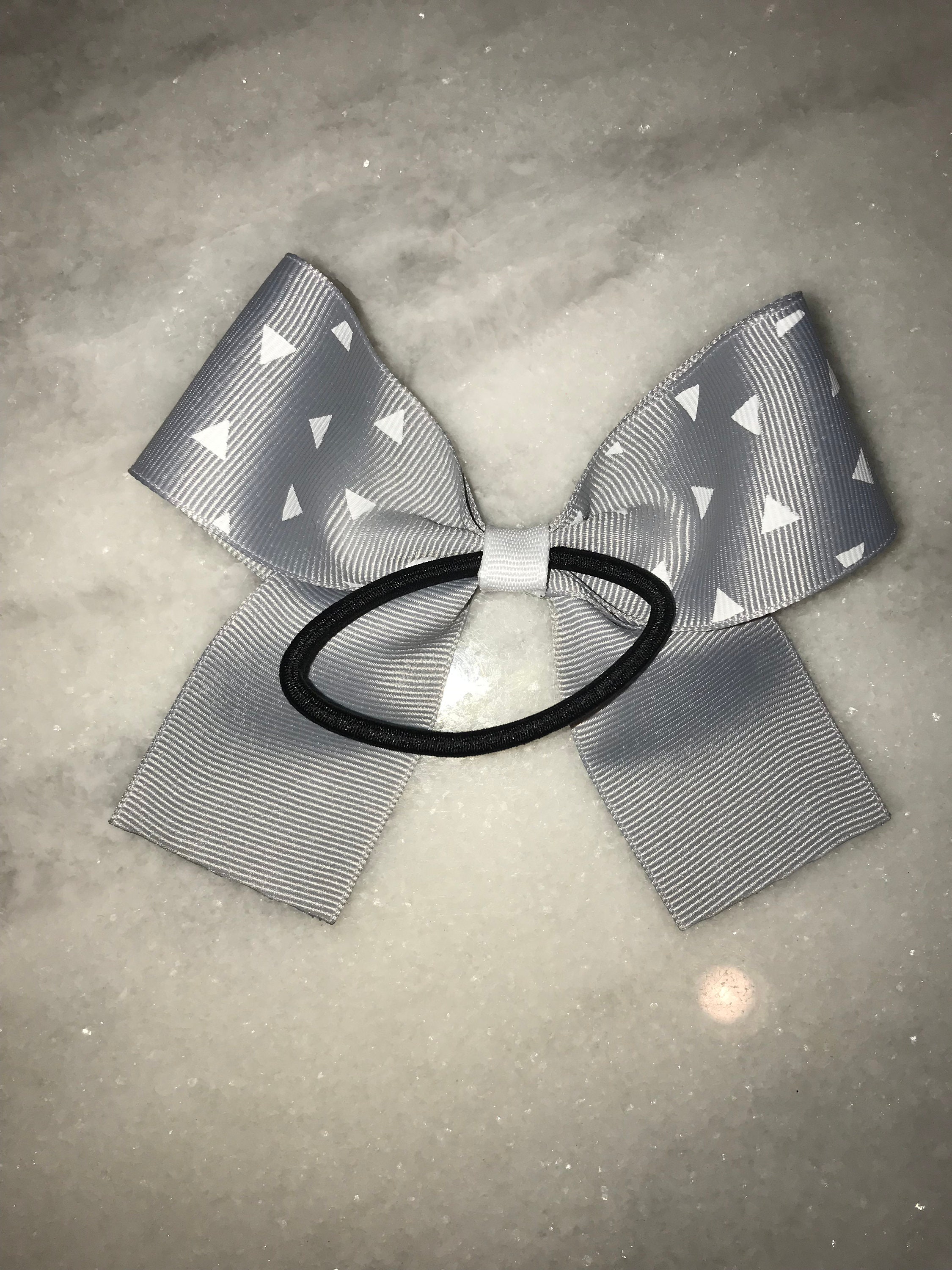 Medium Gray & White Triangle Pattern Hair Bow, Cheer Bows, Toddler Hair ...