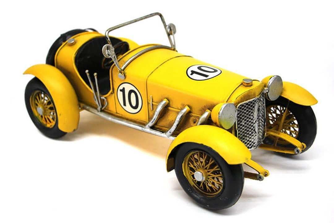 Nostalgic Metal Racing Car Model, for Your Home Decor and Office Decor ...