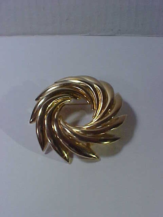 Vintage 1950s/60s All Metal Swirling Gold Tone Brooch… - Gem