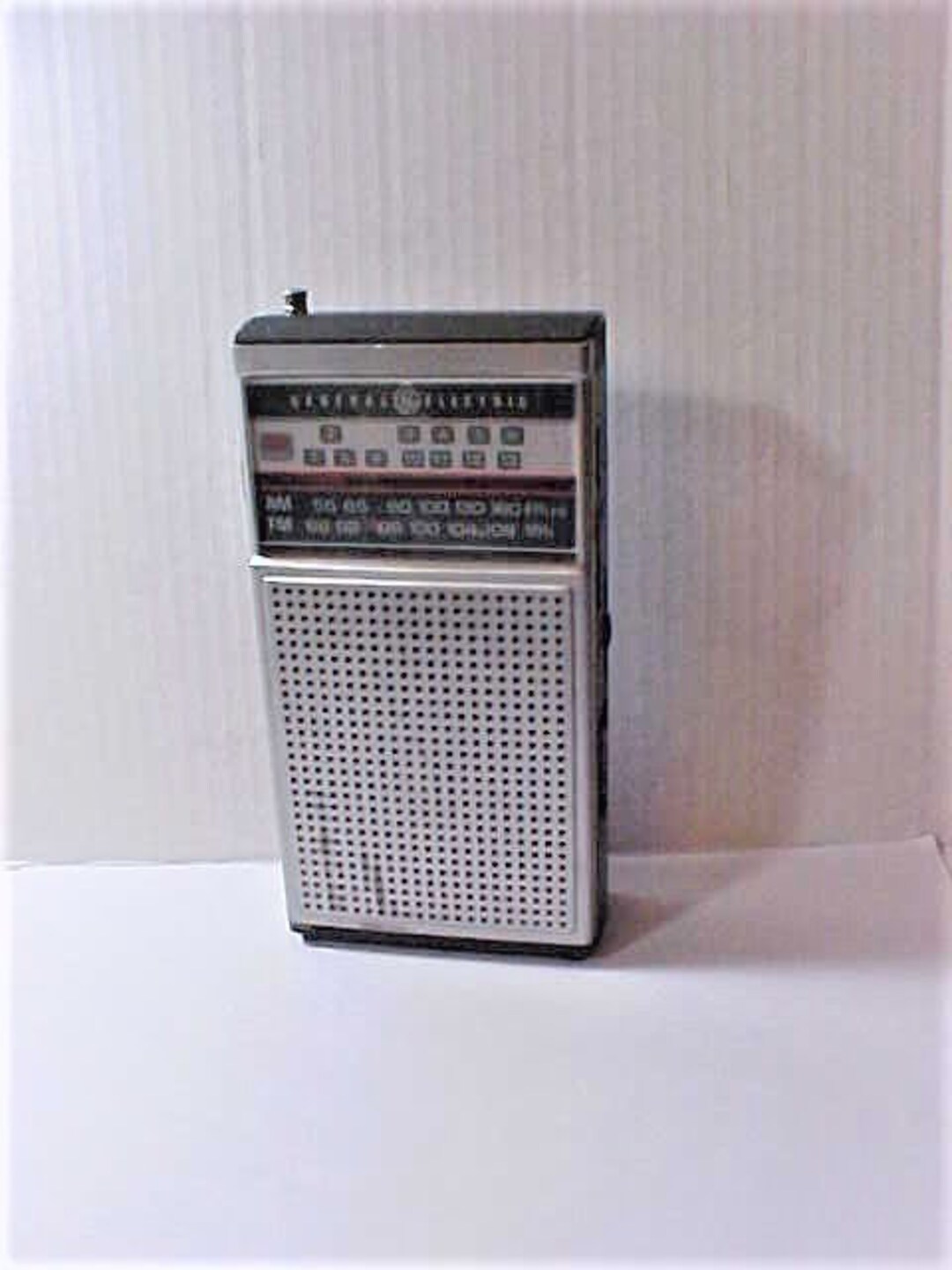 General Electric Portable Radio 7-29224A Circa 1980s Pre-owned in Very ...