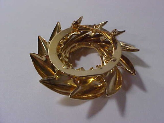 Vintage 1950s/60s All Metal Swirling Gold Tone Brooch… - Gem