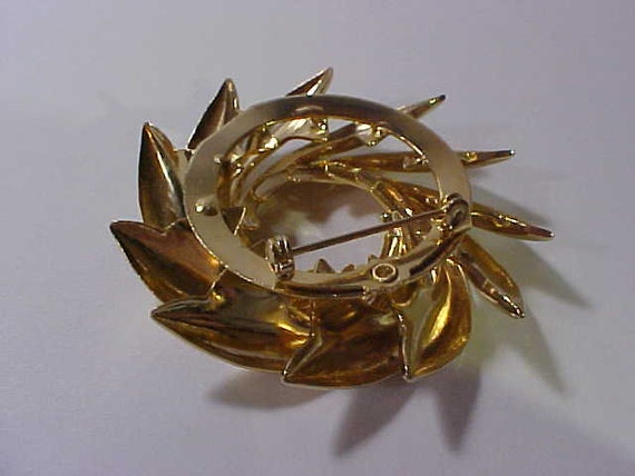 Vintage 1950s/60s All Metal Swirling Gold Tone Brooch… - Gem