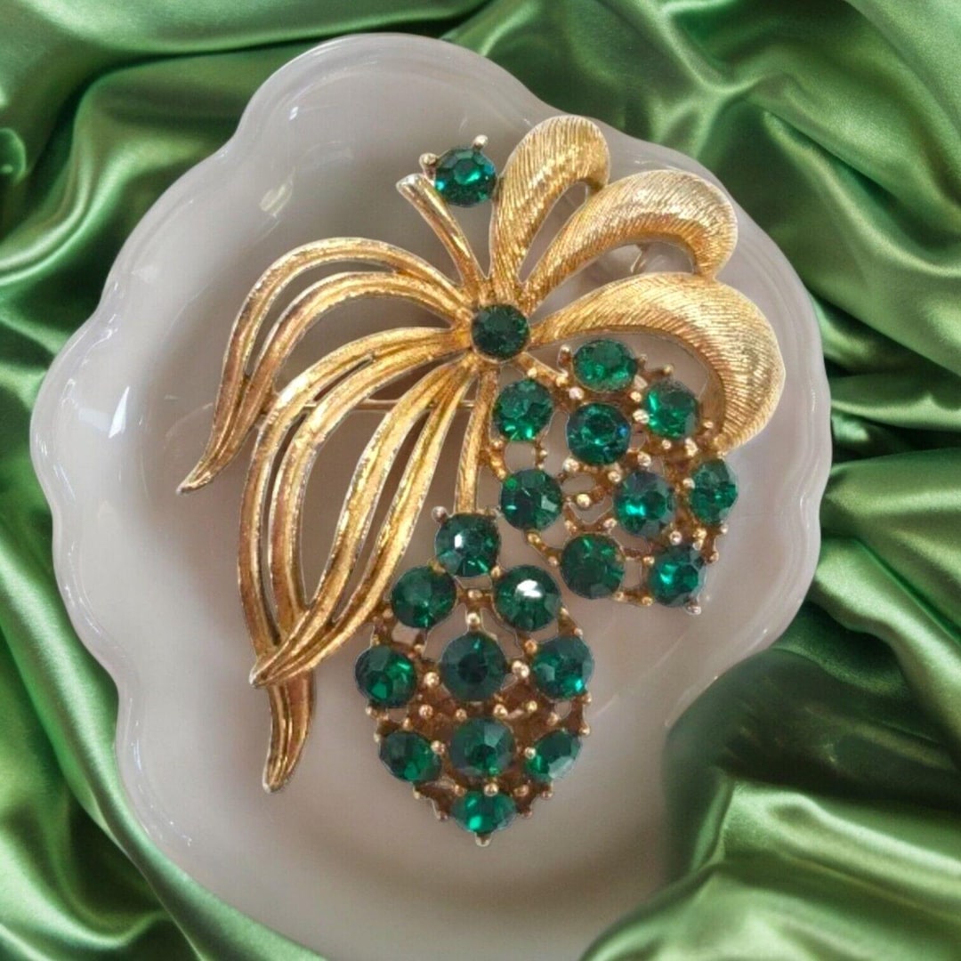 Vintage Lisner Flower Brooch Green Rhinestone Gold Tone Berry Grape ...