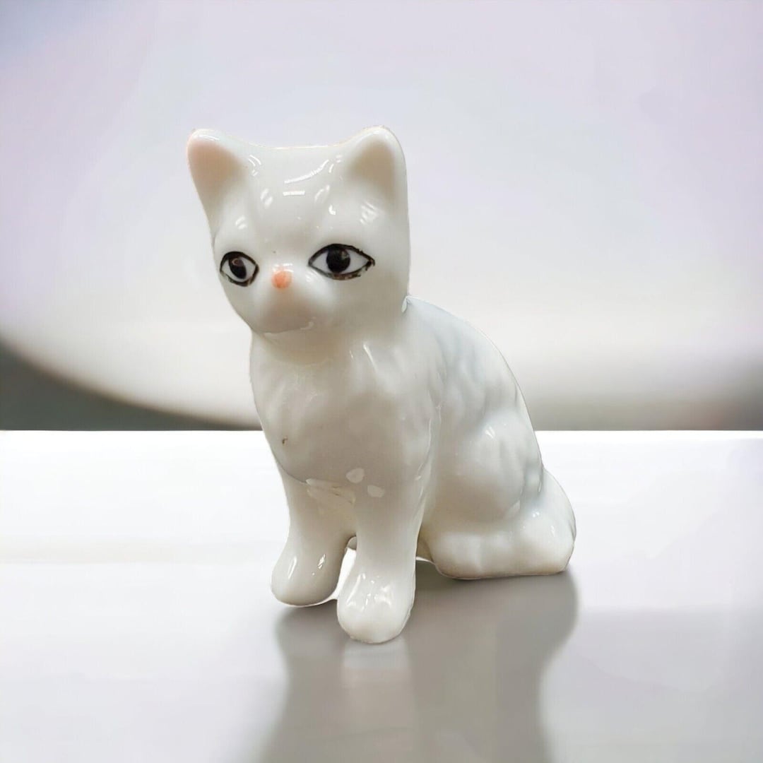 Vintage Bone China Cat Figurine White Blue Eyes 2-1/4